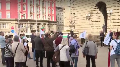 Протест пред ЦИК Граждани искат оставката на правителството Nova