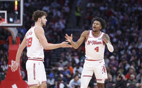 火箭助教：与生涯前两年相比 申京and杰伦 格林如今的防守好太多了