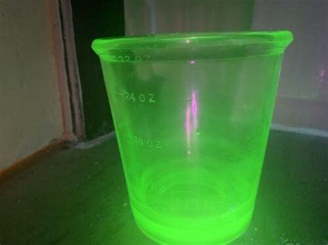 Uranium Glass 4 Cup Measuring Glass 3905530579