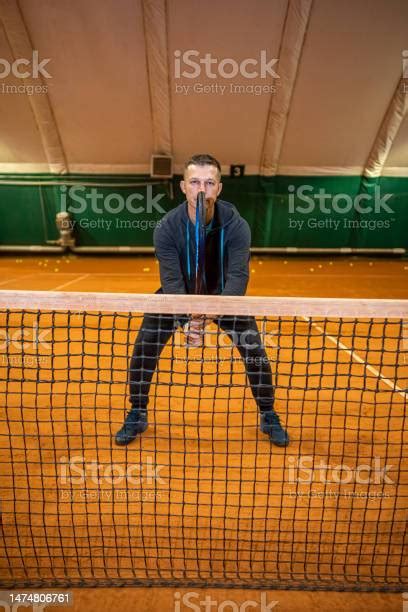실내 코트에서 테니스를 치는 민첩한 운동 선수 테니스 선수 Championship에 대한 스톡 사진 및 기타 이미지 Championship 건강한 생활방식 경기