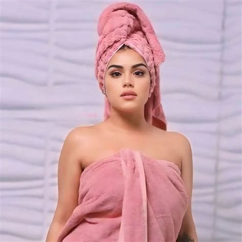 Riya Riyariya8354 On Threads