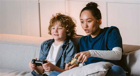 How To Connect An Xbox Or PS4 Controller To PCs