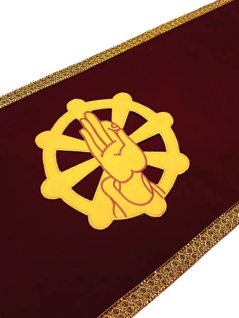 කංචුකයයි වටාපතයි පිංවත් සංජය සිල්වා මහත්මාගේ හා ඔහුගේ මෑණියන්ගේ ඉල්ලීමකට අනුව අලංකාරවත්