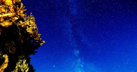 밤하늘에 빛나는 은하수