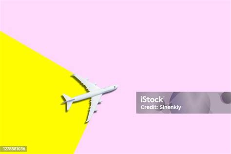 모델 평면 파스텔 색상 배경에 비행기 플랫 레이 디자인 3d 렌더링 0명에 대한 스톡 벡터 아트 및 기타 이미지 0명 개념 개체 그룹 Istock