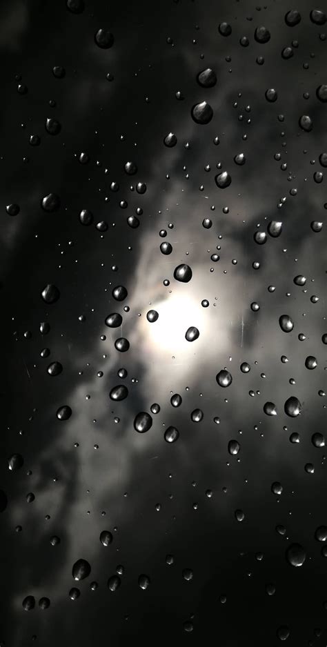 Солнечные капли на стекле