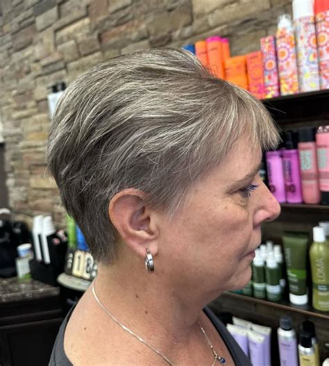 15 Chic Haircuts For Grandmas Who Keep It Classy
