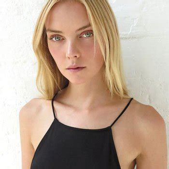 Get Heather Marks Red Carpet And Runway Links At Freeones