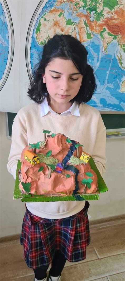 დაბა წაღვერის საჯარო სკოლის მერვეკლასელებმა ანდების მთების მაკეტი შექმნეს Etm Ge ერის