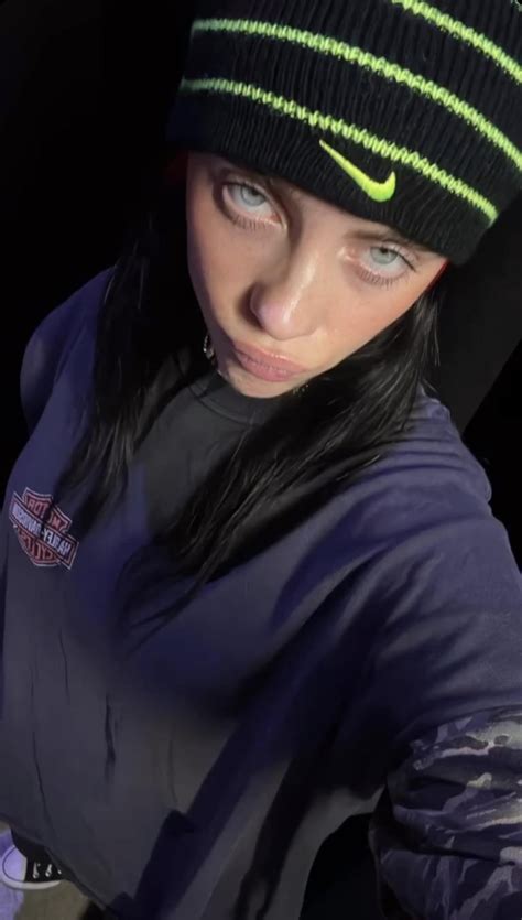 Billie Eilishs Pierced Belly Button R Billieeilishgw
