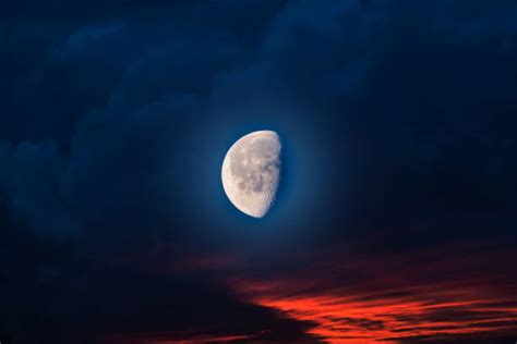 740 Luna Menguante Fotografías De Stock Fotos E Imágenes Libres De