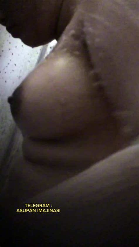 Ngintip Mandi Cantik Susu Besar