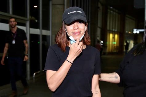 Anitta Chega Ao Brasil Para Votar No Primeiro Turno Das Elei Es Ofuxico