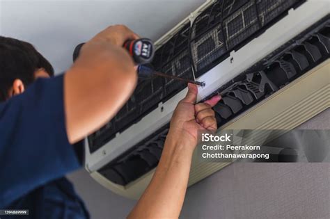 에어컨 수리 수리공 고정 에어컨 시스템 에어컨 수리 및 유지 보수를 위한 남성 기술자 서비스 에어컨에 대한 스톡 사진 및 기타 이미지 Istock
