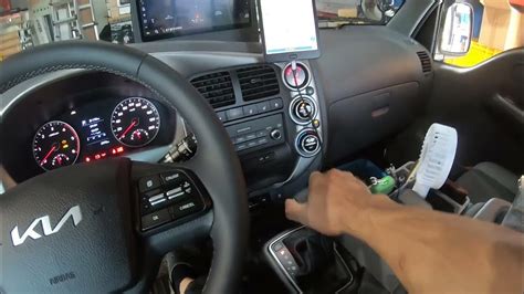 기아자동차 봉고3 Lpg 트럭에 와이퍼 연동 다용도 레버비상등 설치영상입니다 레버를 한번 당기면 비상등 3번작동 두번 당기면 연속 후진기어 R 시에는 자동비상등이