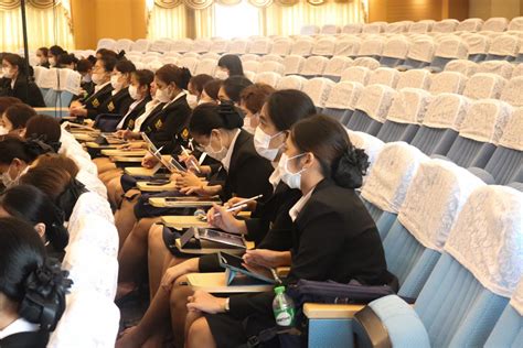 คณะอาจารย์และนักศึกษาวิทยาลัยพยาบาลบรมราชชนนี นพรัตน์วชิระ คณะพยาบาลศาสตร์ สถาบันพระบรมราชชนก