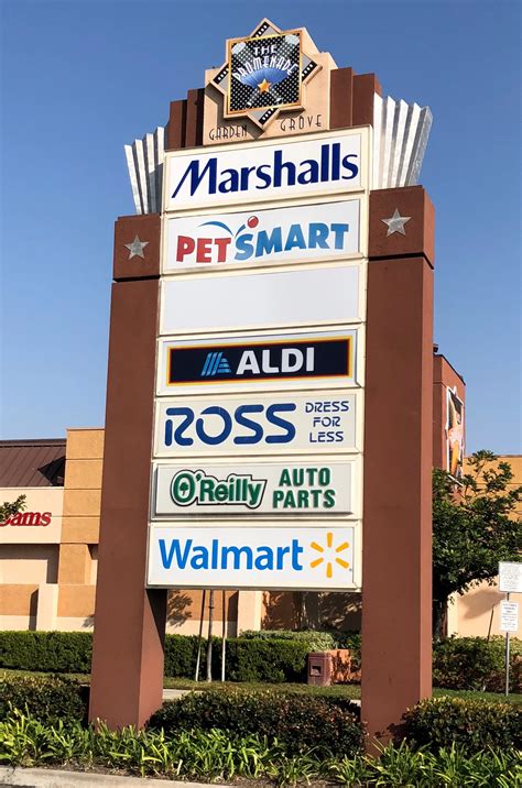 Award Winning Shopping Center Signs
