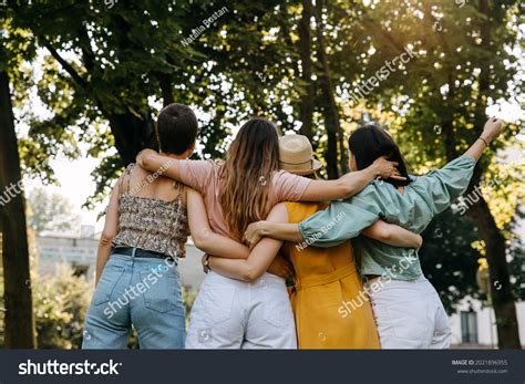 4 Friends Together