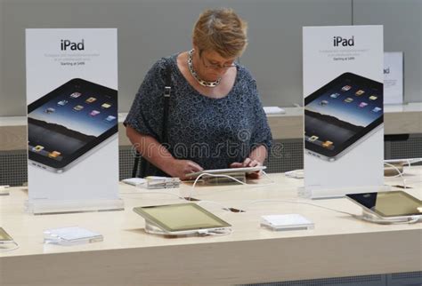 Ipad On Sale Editorial Stock Photo Image Of Store Avenue