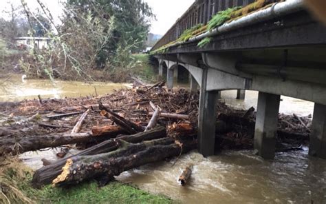 Log Jam Clearing Will Close Pacific County Bridge Kxro News Radio