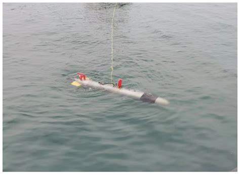 a robust and adaptive auv integrated navigation algorithm based on a