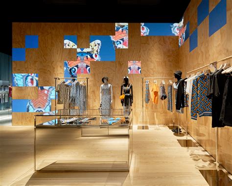 Burberry And Tencent Collaborate On Interactive Wechat Shop In Shenzhen