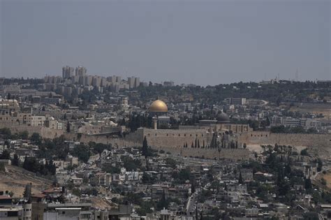 По Първи цивилни жертви в Израел от Техеран се заканиха че това е само началото ОБЗОР 👉