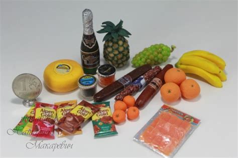 Подарочная корзинка с праздничной едой для кукол в масштабах 1/12 и 1/6