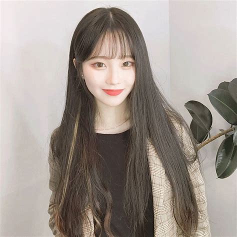 이미지 사람 1명 헤어스타일 Ulzzang 짧은 머리 앞머리 있는 머리