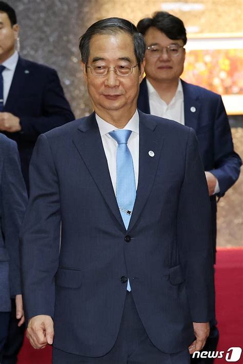 국회 본회의 출석하는 한덕수 총리