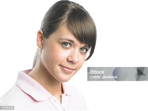 인물 있는 귀여운 10대 여자아이 억제하여 기미와 주근깨의 생성을 On 노즈 16 17 살에 대한 스톡 사진 및 기타 이미지 16 17 살 귀여운 긍정적인 감정 표현