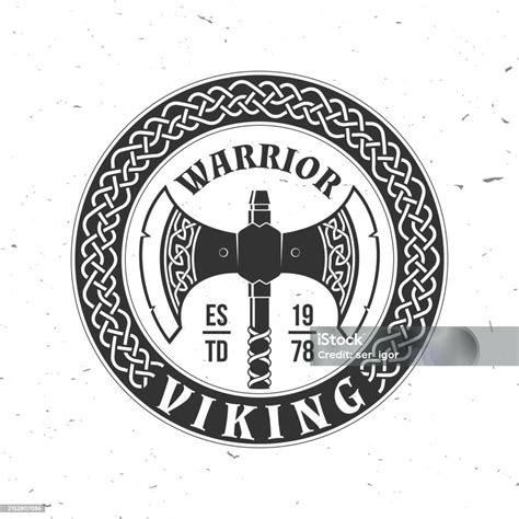 바이킹 전사 로고 배지 스티커 벡터 일러스트 레이 션입니다 엠블럼 라벨 및 패치용 더블 액스 중세 무기 빈티지 흑백 스타일