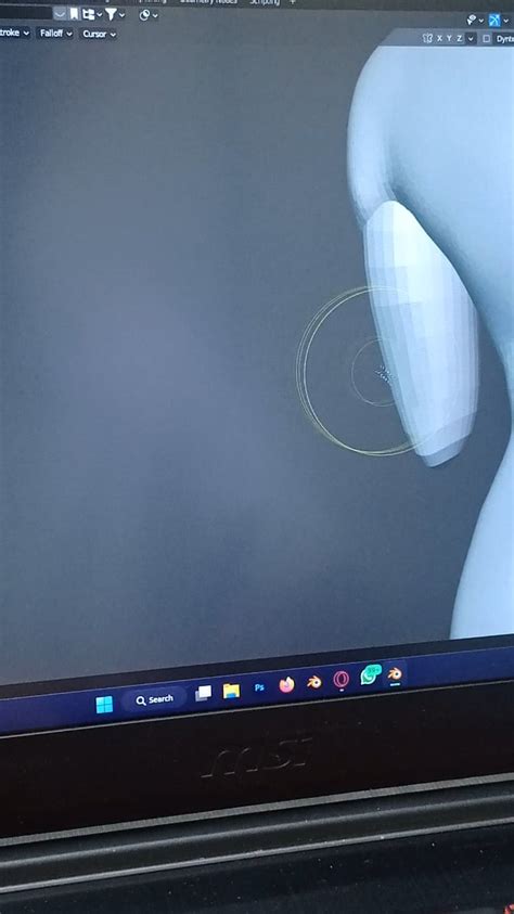 mesh distorts while sculpting r blender
