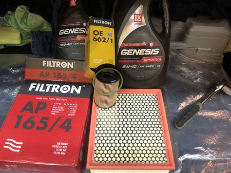 Замена катушки зажигания свечей бегунка трамблёра шланжыков — Volkswagen Passat B4 1 8 л