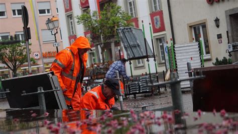Blutritt Kritiker Besprühen Wände In Weingarten