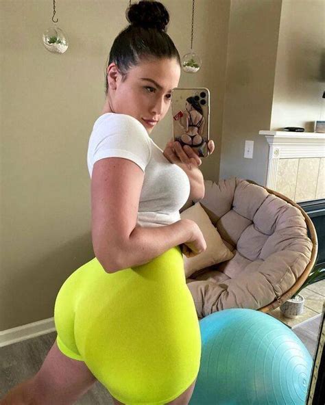 Beautiful Latin Girls 34 Pics