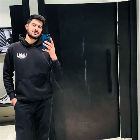 Amir Bhat Amirhassan9 • Threads Say More