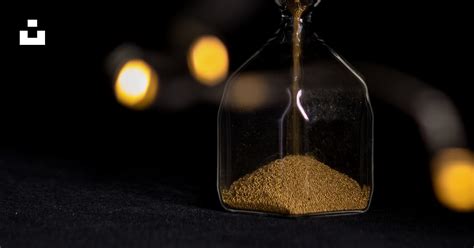 노란 빛을 가진 명확한 모래 시계 사진 Unsplash의 무료 사업 이미지