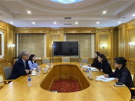 Дэд сайд Б Солонгоо АНУ ын Мужийн шүүхийн үндэсний төвийн Гадаад харилцаа хариуцсан дэд