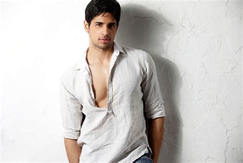 Sidharth Malhotra Height Weight Age Girlfriend Family Facts Biography