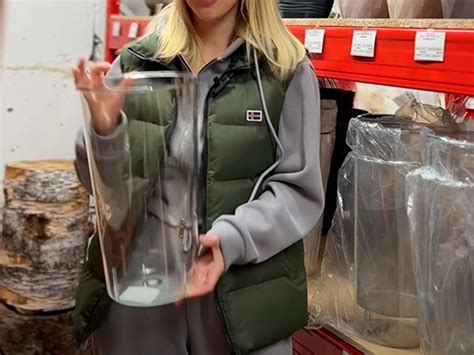 Стильные прозрачные вазы для цветов в наличии