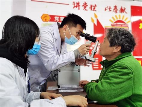 江苏连云港：眼睛健康义诊进海岛 人民图片网