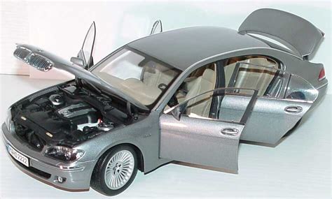 Bmw 7er Lang Facelift E66 Sterlinggrau Met Werbemodell Kyosho
