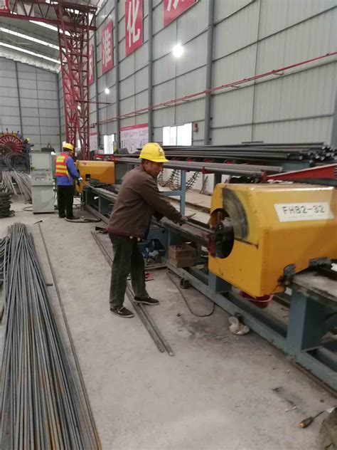 广西乐业至百色高速公路no13标段施工现场 钢筋调直弯箍机 钢筋笼滚焊机 钻孔桩钢筋笼滚焊机 钢筋调直弯箍机 山东飞宏工程机械有限公司