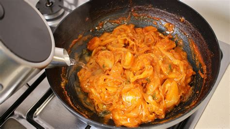 팅팅 불은 떡볶이에 뜨거운물을 부으면 깜짝 놀랄거예요