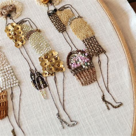 조이스티치 프랑스자수 Embroidery 내일 17일 낮 1시부터 8월9월 정규반 수강신청을 시작합니다 다가오는 8월 9월도 행복한 자수시간 되길바래요 ☺️