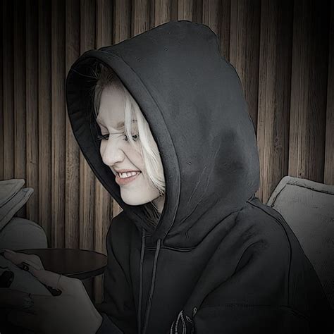 Pin Oleh 애니 Di Somi Gambar Realistis Model Pakaian Remaja Gambar