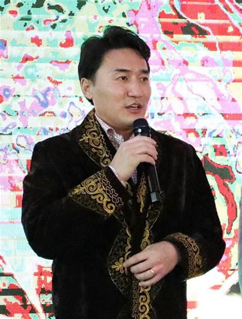 ЮҮХҮҮ On Twitter Rt Daimka07 Казах үндэсний хувцас өмсөхөд амар гоё юм 🤗