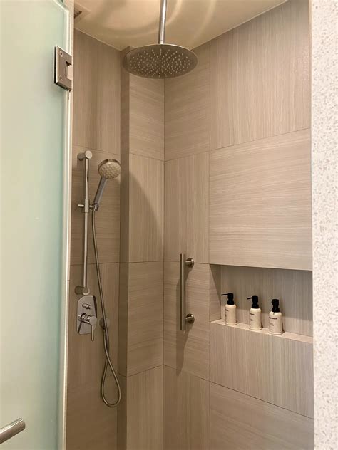 รีวิวที่พักโรงแรม 5 ดาว มีสวนน้ำ ติดชายหาดพัทยา 🏝 แกลเลอรีที่โพสต์โดย Ipim Lemon8