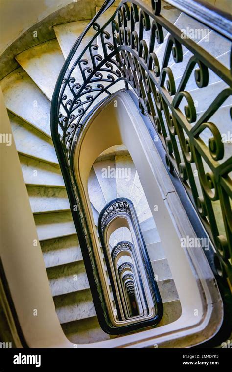Scala A Chiocciola Molto Illuminata Immagini E Fotografie Stock Ad Alta Risoluzione Alamy